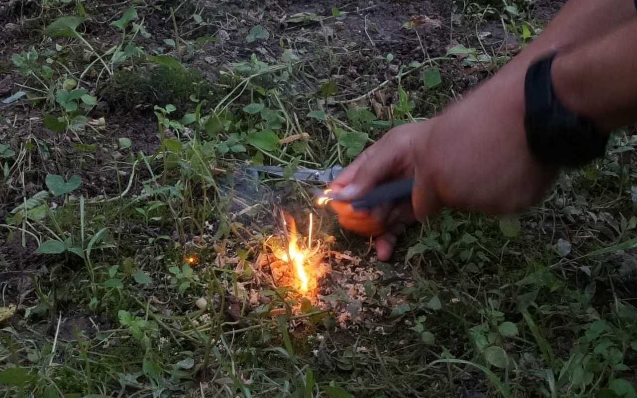 How to start a camping fire with a ferro rod? - FERROFIRE